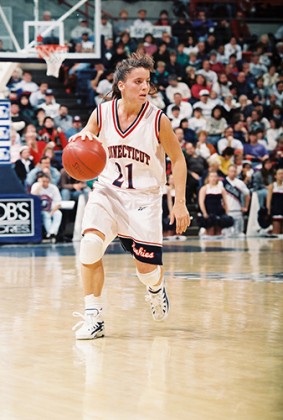 Rizzotti Joins Auriemma and Lobo in Women’s Basketball Hall of Fame ...