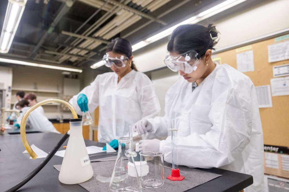 High School Students Get Hands on Experience at UConn Chemistry Early ...